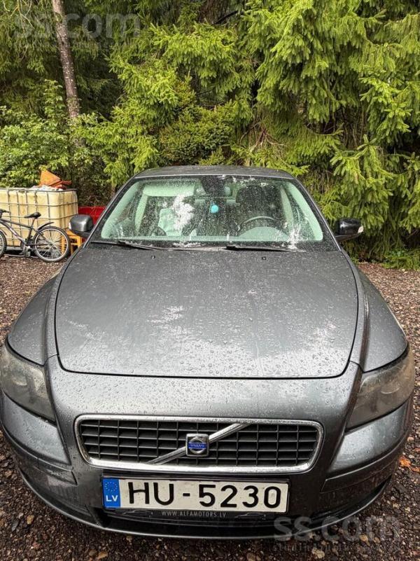 Pelēks Volvo S40 2007 Daugavpils, ar dzinēja tilpumu 2.00 L un nobraukumu 375 tūkst. km par 1450 €, foto 1 vietnē AUTOMOTO.COM.LV