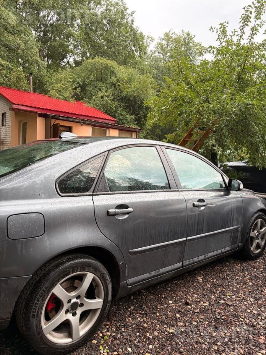 Pelēks Volvo S40 2007 Daugavpils, ar dzinēja tilpumu 2.00 L un nobraukumu 375 tūkst. km par 1450 €, foto 4 vietnē AUTOMOTO.COM.LV