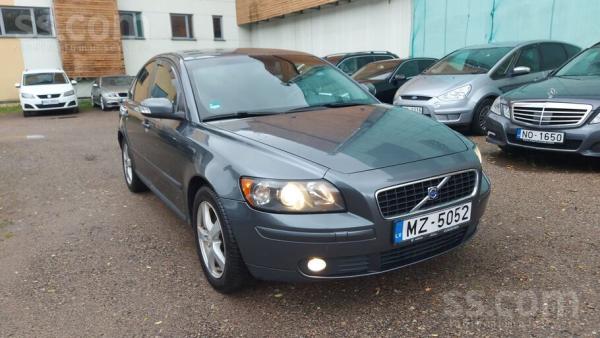 Pelēks Volvo S40 2007 Daugavpils, ar dzinēja tilpumu 2.00 L un nobraukumu 0 tūkst. km par 2500 €, foto 4 vietnē AUTOMOTO.COM.LV