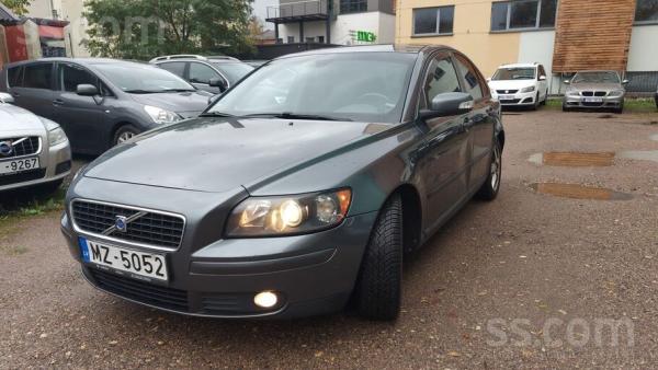 Pelēks Volvo S40 2007 Daugavpils, ar dzinēja tilpumu 2.00 L un nobraukumu 0 tūkst. km par 2500 €, foto 5 vietnē AUTOMOTO.COM.LV