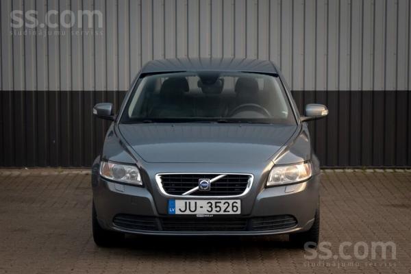 Grey Volvo S40 2008 in Talsi, with an engine capacity of 1.60 L and mileage of 270 thousand km for 1990 €, photo 2 on AUTOMOTO.COM.LV