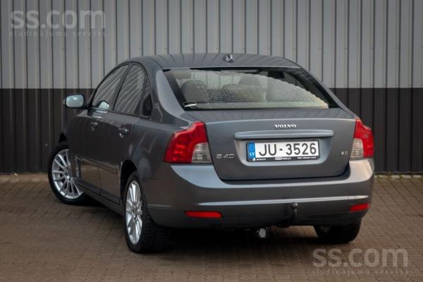 Grey Volvo S40 2008 in Talsi, with an engine capacity of 1.60 L and mileage of 270 thousand km for 1990 €, photo 4 on AUTOMOTO.COM.LV