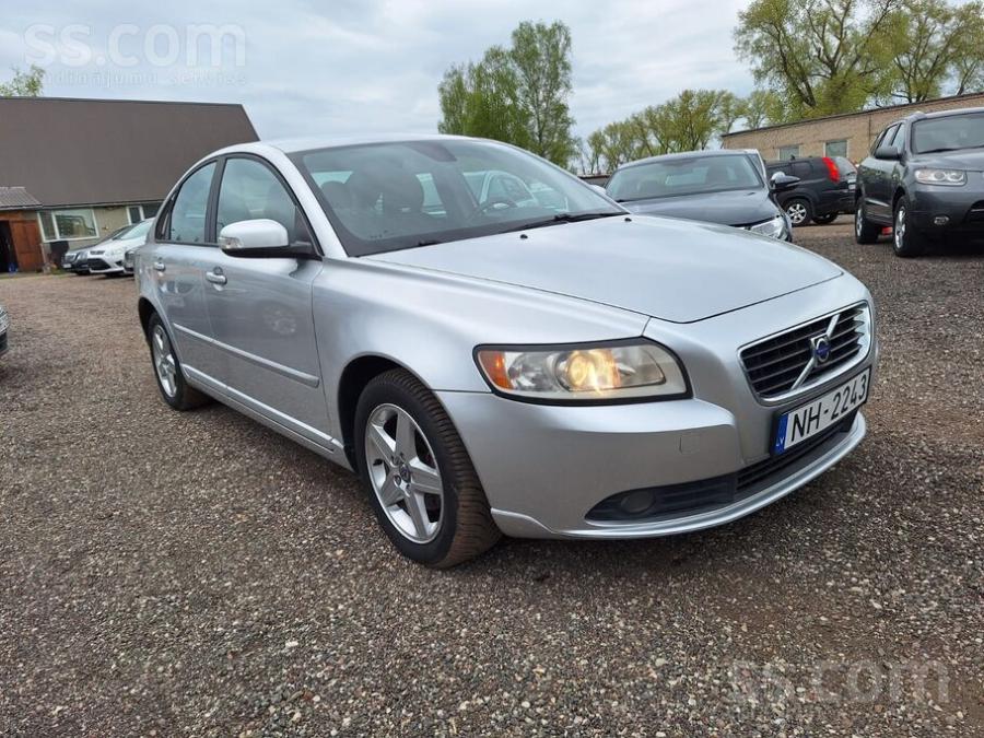 Grey Volvo S40 2008 in Daugavpils, with an engine capacity of 1.60 L and mileage of 0 thousand km for 4750 €, photo 2 on AUTOMOTO.COM.LV