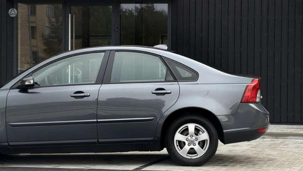 Grey Volvo S40 2008 in Siauliai, with an engine capacity of 1.56 L and mileage of 174 thousand km for 3850 €, photo 5 on AUTOMOTO.COM.LV