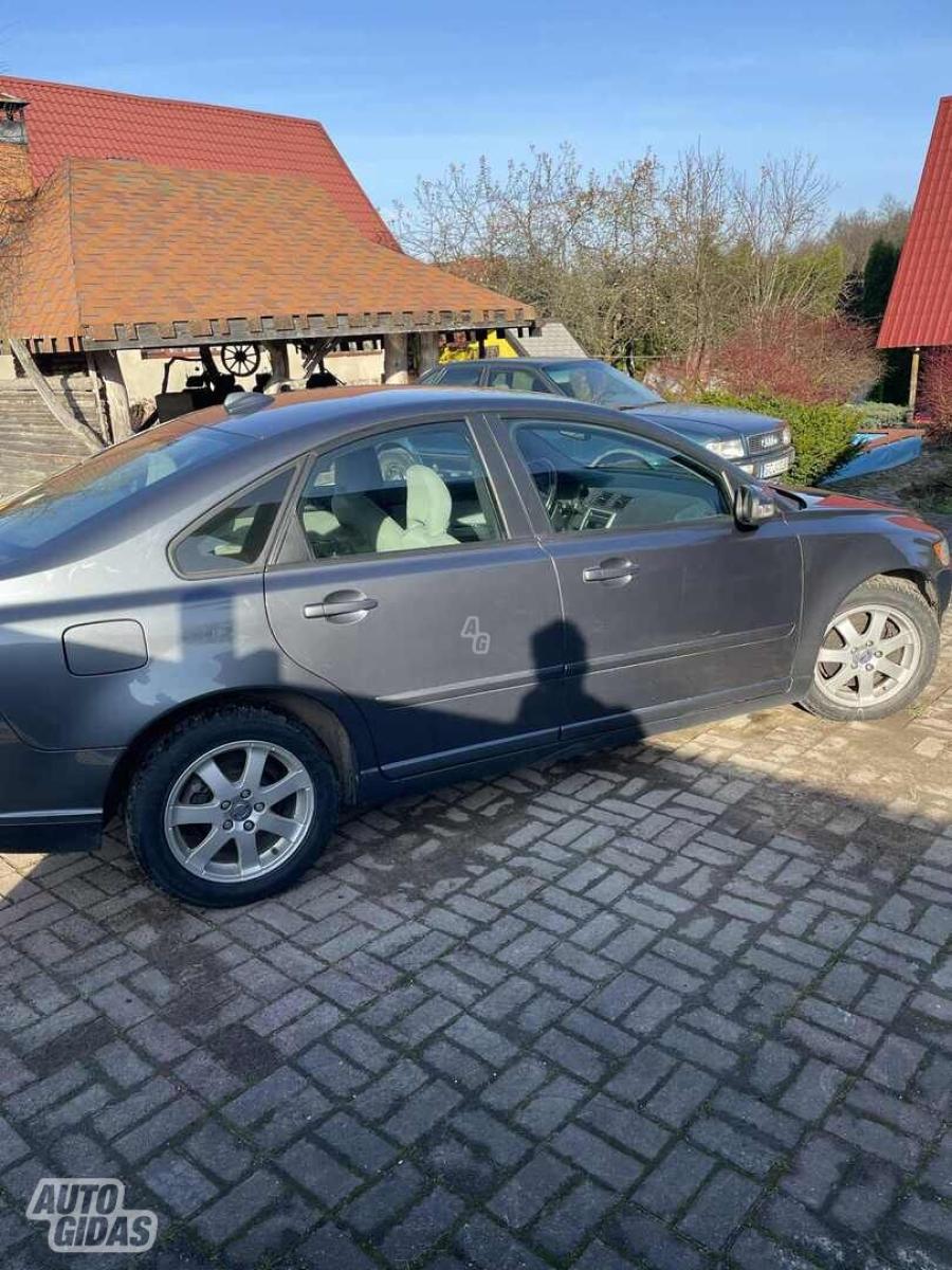 Pelēks Volvo S40 2008 Viļņa, ar dzinēja tilpumu 2.00 L un nobraukumu 290 tūkst. km par 2850 €, foto 1 vietnē AUTOMOTO.COM.LV
