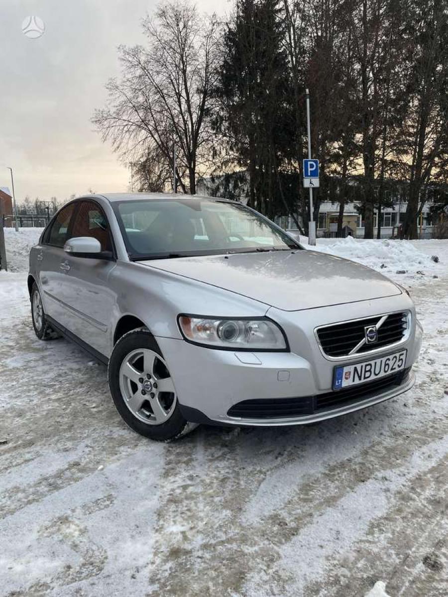 Pelēks Volvo S40 2008 Alīta, ar dzinēja tilpumu 1.80 L un nobraukumu 250 tūkst. km par 1800 €, foto 1 vietnē AUTOMOTO.COM.LV