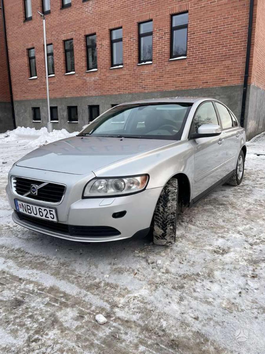 Pelēks Volvo S40 2008 Alīta, ar dzinēja tilpumu 1.80 L un nobraukumu 250 tūkst. km par 1800 €, foto 3 vietnē AUTOMOTO.COM.LV