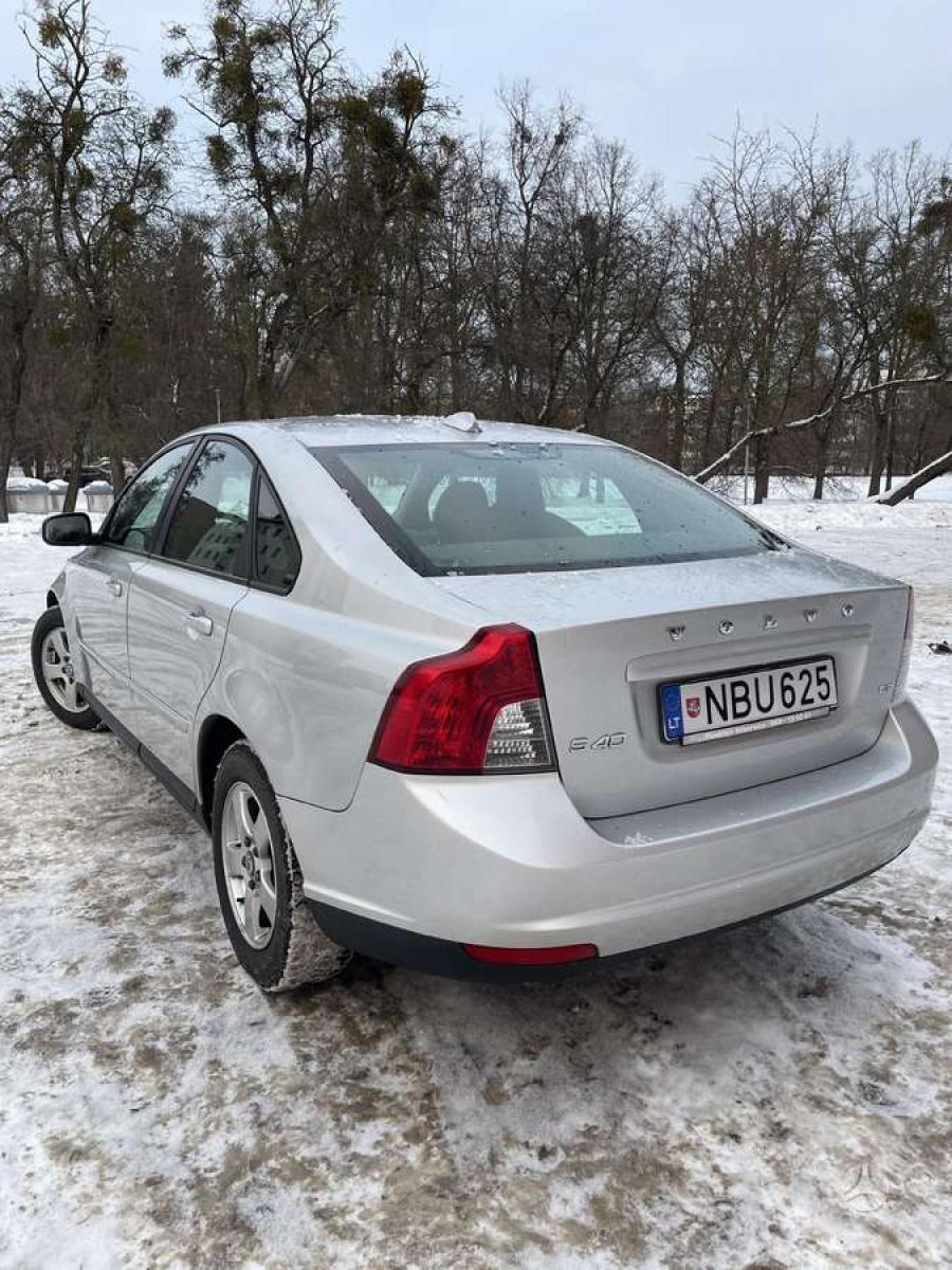 Pelēks Volvo S40 2008 Alīta, ar dzinēja tilpumu 1.80 L un nobraukumu 250 tūkst. km par 1800 €, foto 5 vietnē AUTOMOTO.COM.LV