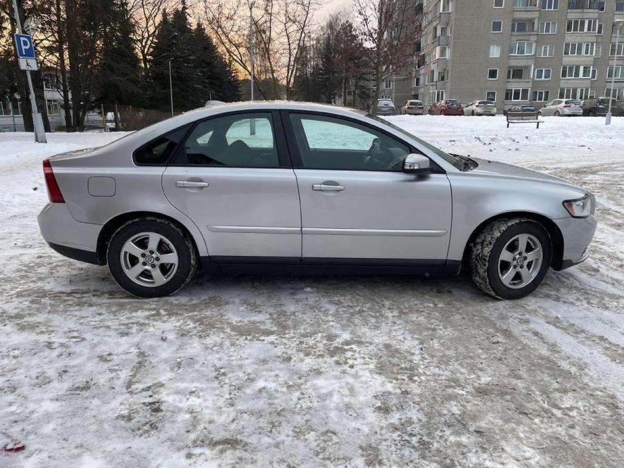 Pelēks Volvo S40 2008 Alīta, ar dzinēja tilpumu 1.80 L un nobraukumu 250 tūkst. km par 1800 €, foto 8 vietnē AUTOMOTO.COM.LV