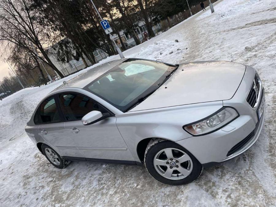 Pelēks Volvo S40 2008 Alīta, ar dzinēja tilpumu 1.80 L un nobraukumu 250 tūkst. km par 1800 €, foto 9 vietnē AUTOMOTO.COM.LV
