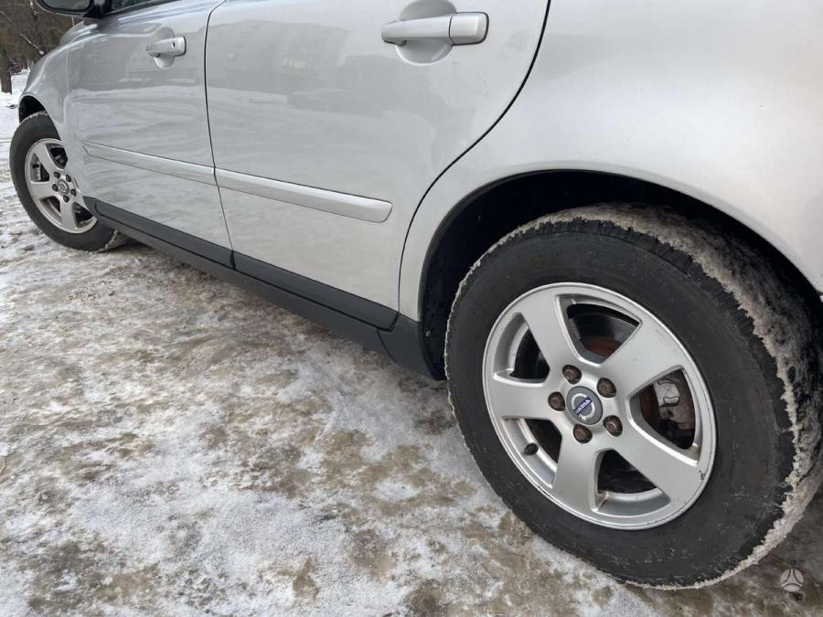 Pelēks Volvo S40 2008 Alīta, ar dzinēja tilpumu 1.80 L un nobraukumu 250 tūkst. km par 1800 €, foto 11 vietnē AUTOMOTO.COM.LV