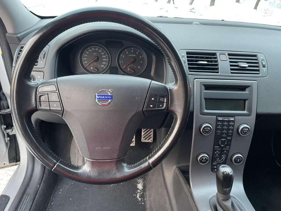Pelēks Volvo S40 2008 Alīta, ar dzinēja tilpumu 1.80 L un nobraukumu 250 tūkst. km par 1800 €, foto 15 vietnē AUTOMOTO.COM.LV