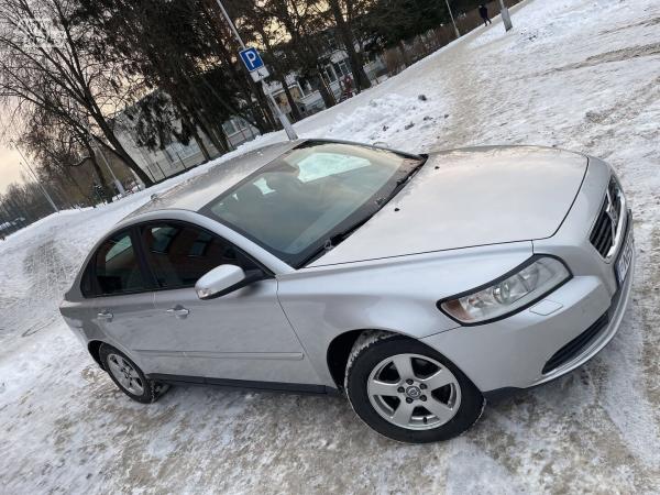 Pelēks Volvo S40 2008 Alīta, ar dzinēja tilpumu 1.80 L un nobraukumu 250 tūkst. km par 1800 €, foto 9 vietnē AUTOMOTO.COM.LV