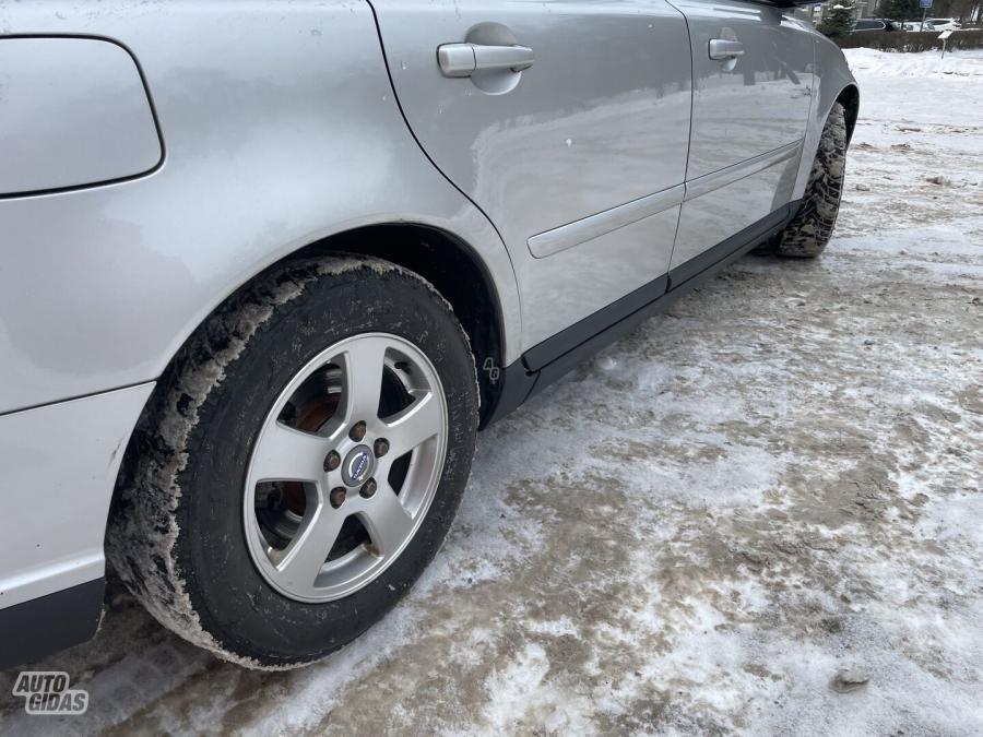 Grey Volvo S40 2008 in Alytus, with an engine capacity of 1.80 L and mileage of 250 thousand km for 1800 €, photo 12 on AUTOMOTO.COM.LV
