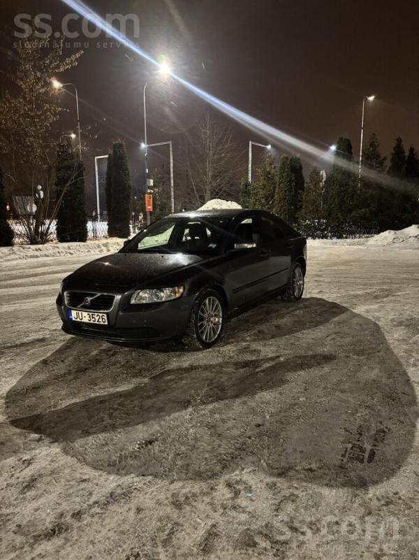 Grey Volvo S40 2008 in Riga, with an engine capacity of 1.60 L and mileage of 271 thousand km for 2000 €, photo 1 on AUTOMOTO.COM.LV