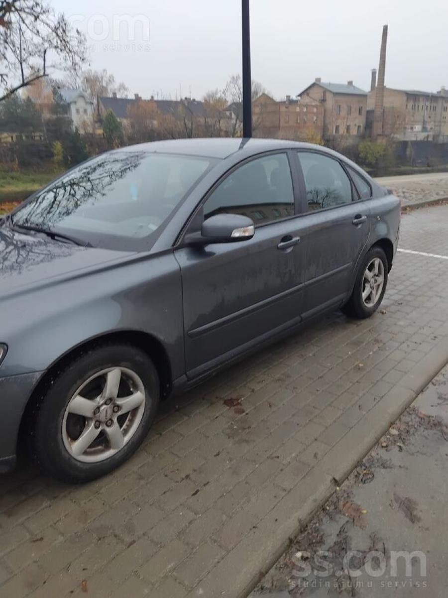 Серый Вольво С40 2008 в Бауска, объемом двигателя 1.80 л и пробегом 280 тыс. км за 1800 €, фото 3 на AUTOMOTO.COM.LV