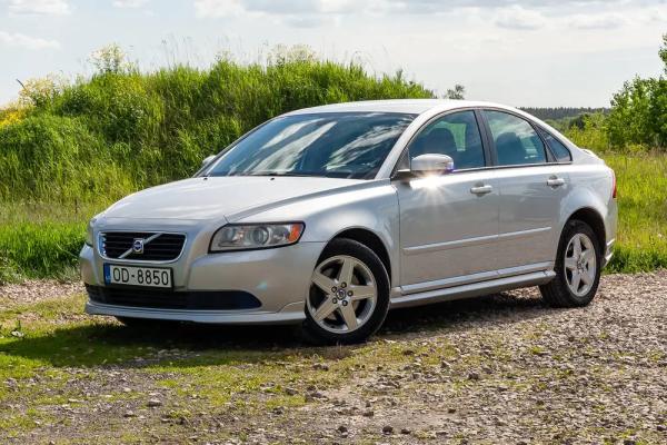 Grey Volvo S40 2008 in Riga, with an engine capacity of 2.00 L and mileage of 275 thousand km for 3995 €, photo 3 on AUTOMOTO.COM.LV