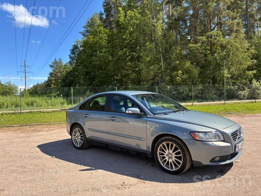 Grey Volvo S40 2008 in Riga, with an engine capacity of 1.60 L and mileage of 420 thousand km for 1700 €, photo 1 on AUTOMOTO.COM.LV