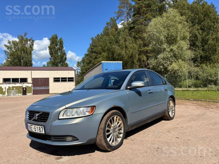 Grey Volvo S40 2008 in Riga, with an engine capacity of 1.60 L and mileage of 420 thousand km for 1700 €, photo 3 on AUTOMOTO.COM.LV