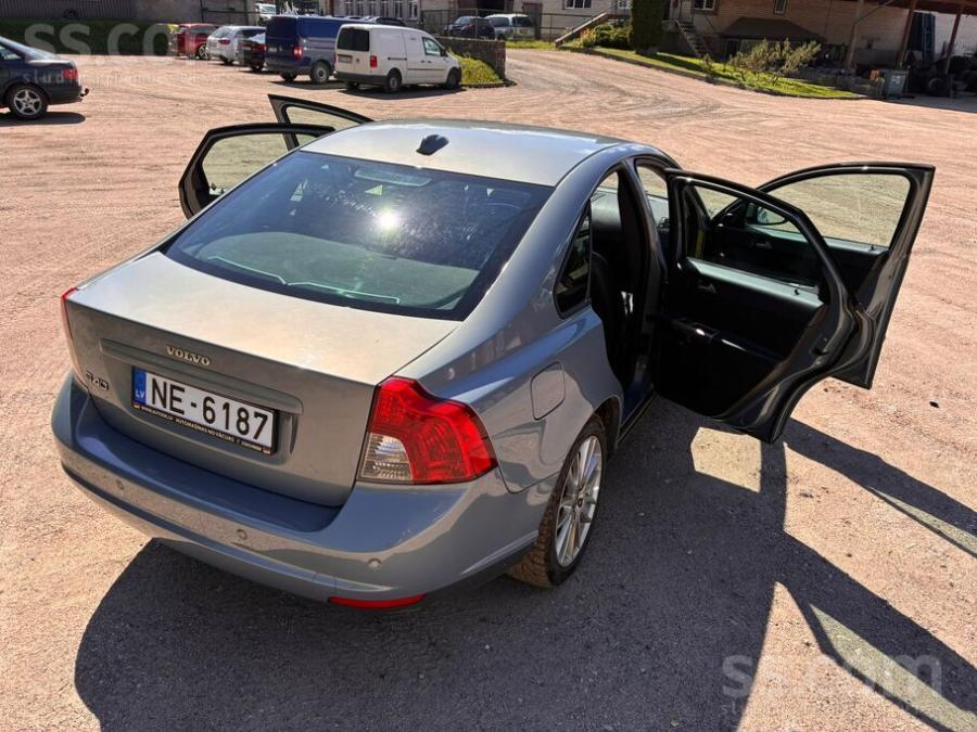 Grey Volvo S40 2008 in Riga, with an engine capacity of 1.60 L and mileage of 420 thousand km for 1700 €, photo 6 on AUTOMOTO.COM.LV