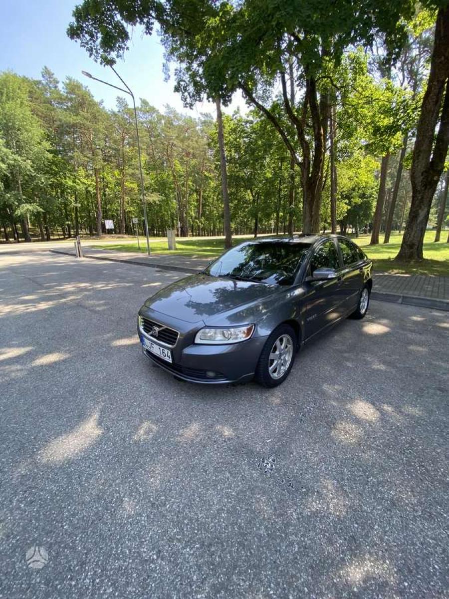 Grey Volvo S40 2008 in Druskininkai, with an engine capacity of 2.40 L and mileage of 311 thousand km for 3700 €, photo 1 on AUTOMOTO.COM.LV