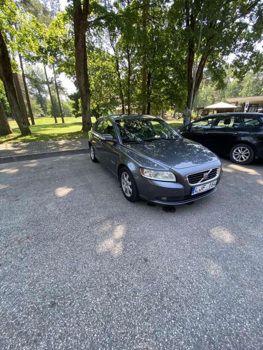 Grey Volvo S40 2008 in Druskininkai, with an engine capacity of 2.40 L and mileage of 311 thousand km for 3700 €, photo 3 on AUTOMOTO.COM.LV