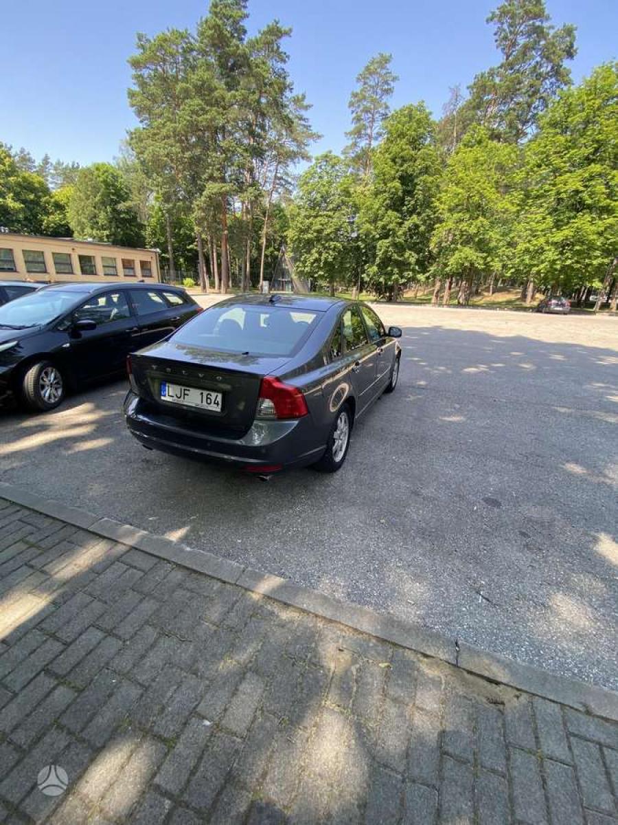 Grey Volvo S40 2008 in Druskininkai, with an engine capacity of 2.40 L and mileage of 311 thousand km for 3700 €, photo 5 on AUTOMOTO.COM.LV
