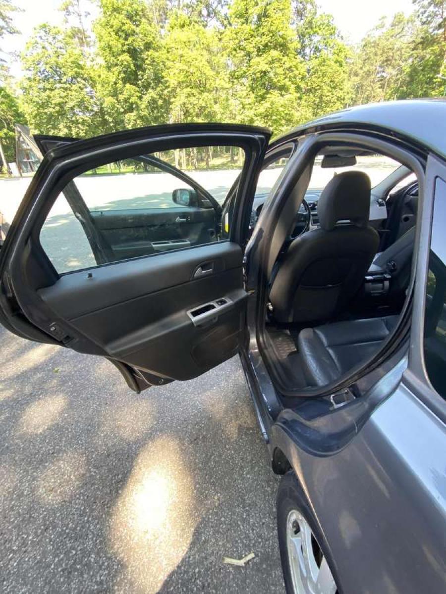 Grey Volvo S40 2008 in Druskininkai, with an engine capacity of 2.40 L and mileage of 311 thousand km for 3700 €, photo 10 on AUTOMOTO.COM.LV