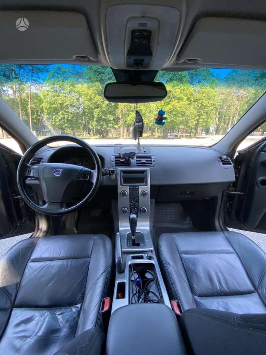 Grey Volvo S40 2008 in Druskininkai, with an engine capacity of 2.40 L and mileage of 311 thousand km for 3700 €, photo 11 on AUTOMOTO.COM.LV