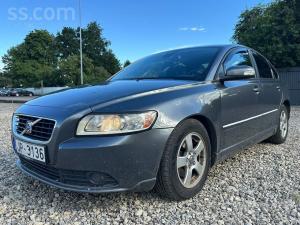 Pelēks Volvo S40 2008 Rīga, ar dzinēja tilpumu 1.60 L un nobraukumu 202 tūkst. km par 2000 €, foto  vietnē AUTOMOTO.COM.LV