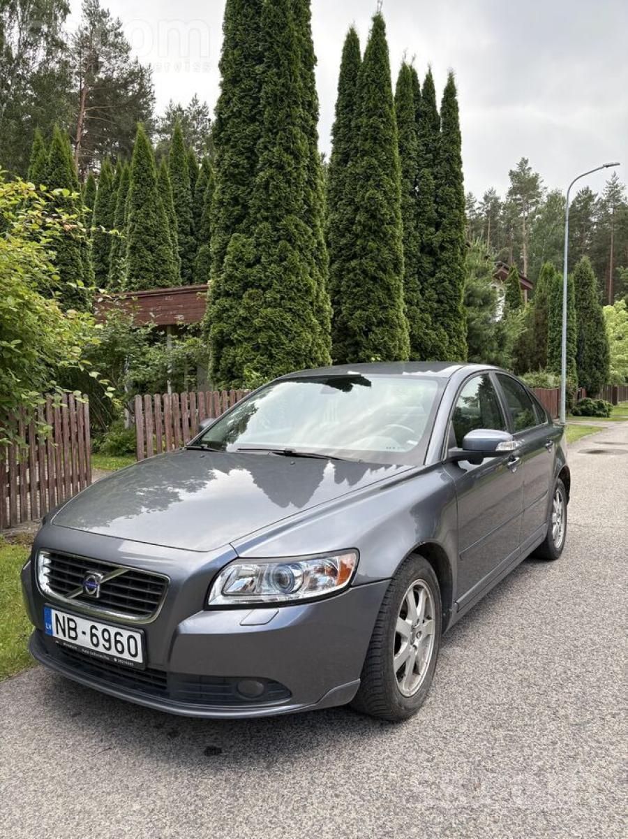 Pelēks Volvo S40 2008 Rīga, ar dzinēja tilpumu 2.00 L un nobraukumu 269 tūkst. km par 2700 €, foto 1 vietnē AUTOMOTO.COM.LV
