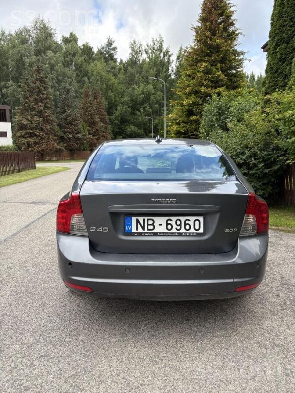 Pelēks Volvo S40 2008 Rīga, ar dzinēja tilpumu 2.00 L un nobraukumu 269 tūkst. km par 2700 €, foto 2 vietnē AUTOMOTO.COM.LV
