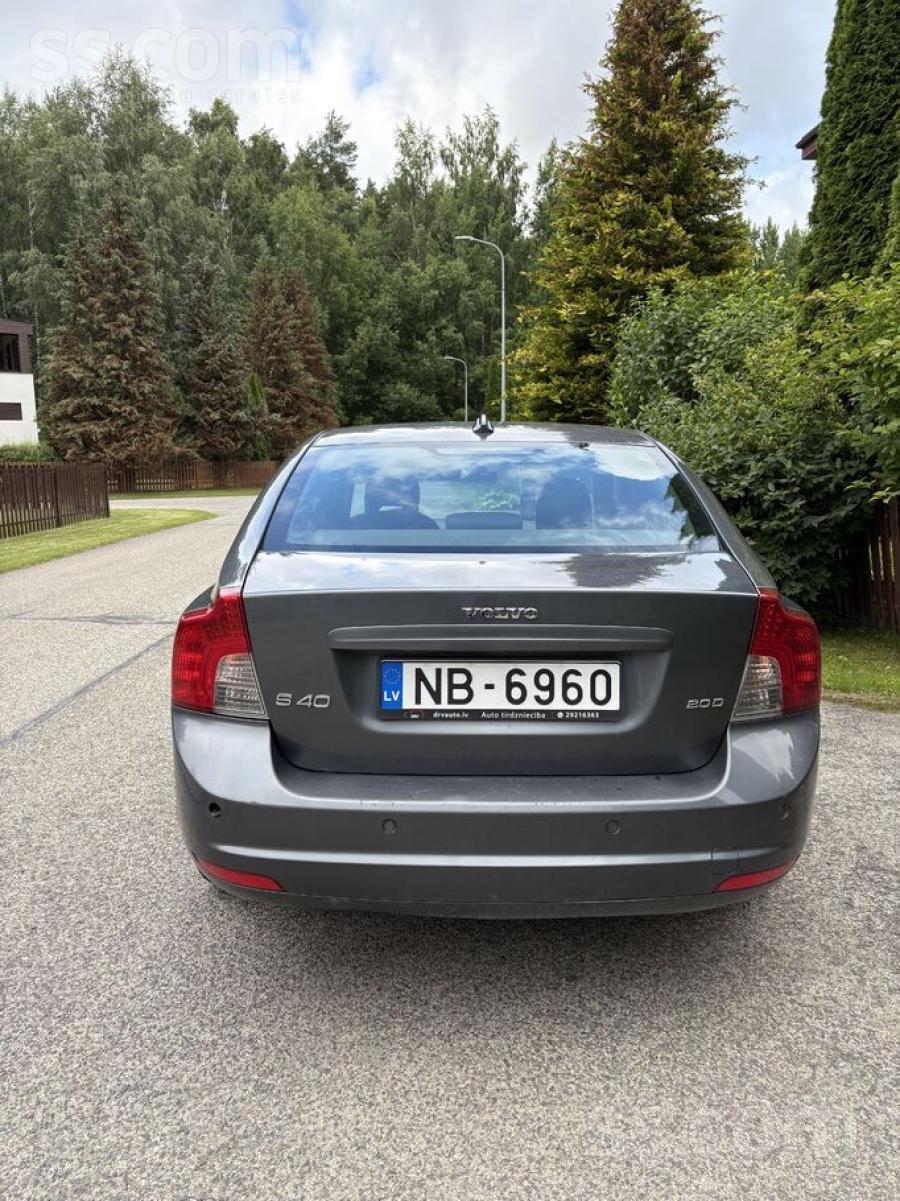 Pelēks Volvo S40 2008 Rīga, ar dzinēja tilpumu 2.00 L un nobraukumu 269 tūkst. km par 2700 €, foto 3 vietnē AUTOMOTO.COM.LV