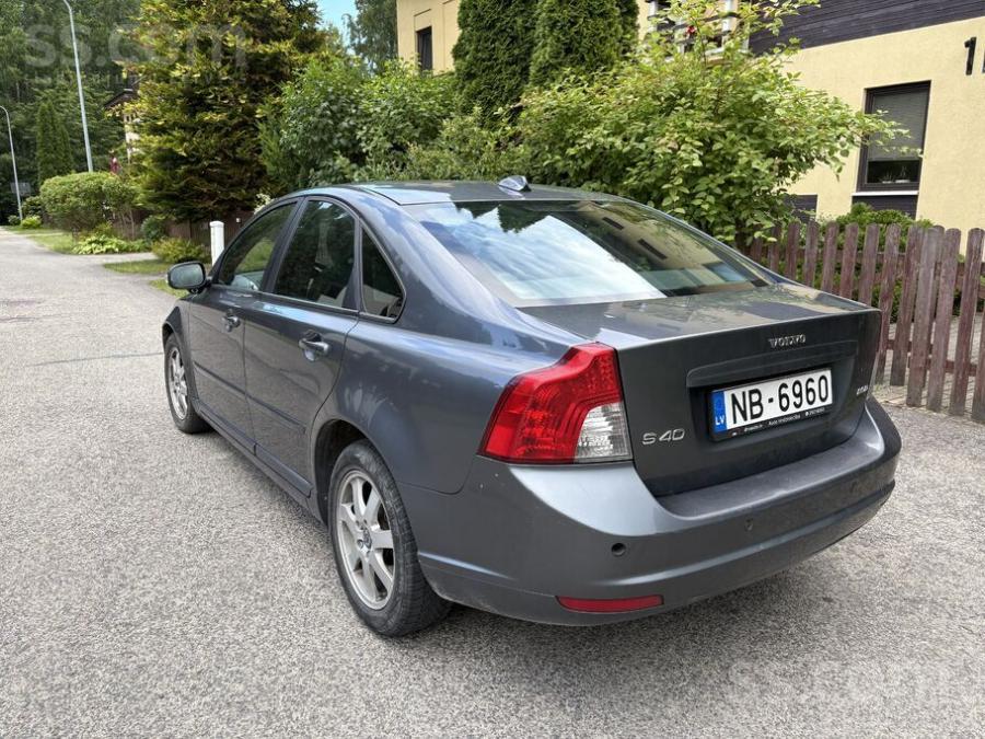 Pelēks Volvo S40 2008 Rīga, ar dzinēja tilpumu 2.00 L un nobraukumu 269 tūkst. km par 2700 €, foto 4 vietnē AUTOMOTO.COM.LV