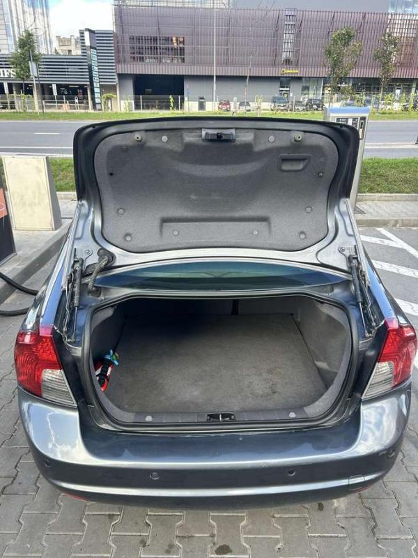 Grey Volvo S40 2008 in Vilnius, with an engine capacity of 2.00 L and mileage of 203 thousand km for 2450 €, photo 6 on AUTOMOTO.COM.LV
