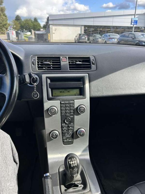 Grey Volvo S40 2008 in Vilnius, with an engine capacity of 2.00 L and mileage of 203 thousand km for 2450 €, photo 7 on AUTOMOTO.COM.LV