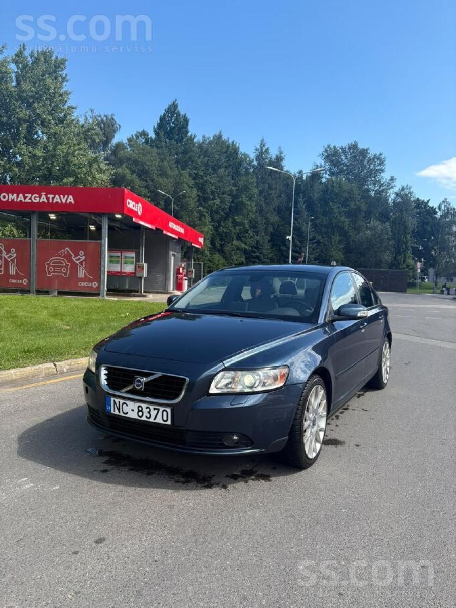 Pelēks Volvo S40 2008 Rīga, ar dzinēja tilpumu 2.00 L un nobraukumu 330 tūkst. km par 2700 €, foto 1 vietnē AUTOMOTO.COM.LV