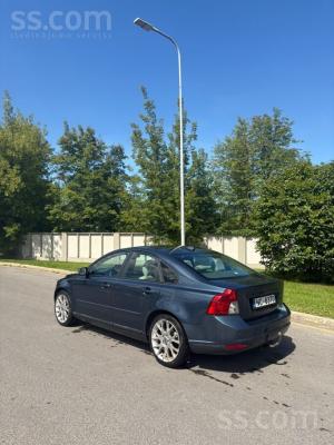 Pelēks Volvo S40 2008 Rīga, ar dzinēja tilpumu 2.00 L un nobraukumu 330 tūkst. km par 2700 €, foto 3 vietnē AUTOMOTO.COM.LV