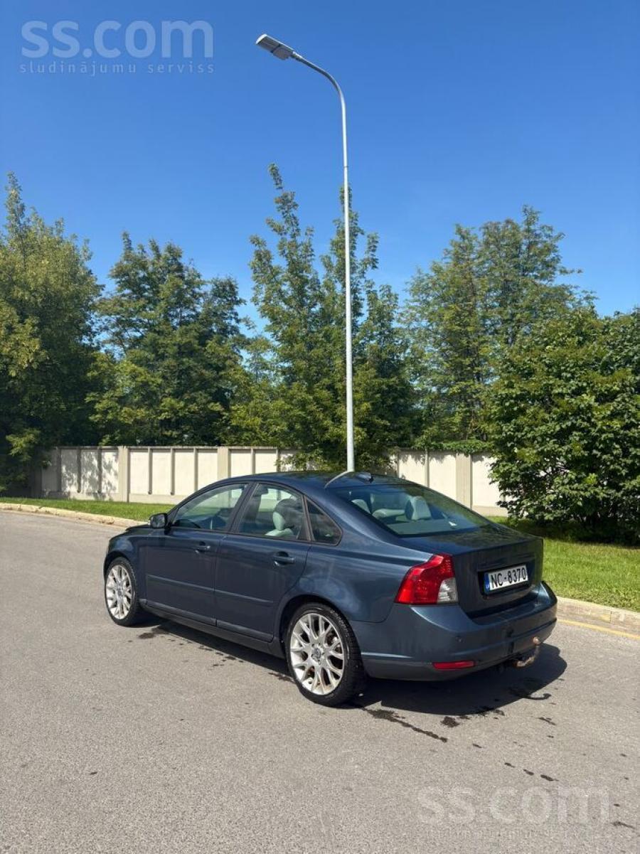 Pelēks Volvo S40 2008 Rīga, ar dzinēja tilpumu 2.00 L un nobraukumu 330 tūkst. km par 2700 €, foto 3 vietnē AUTOMOTO.COM.LV