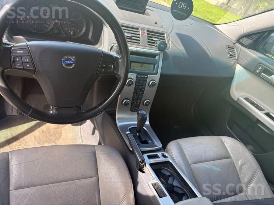 Pelēks Volvo S40 2008 Rīga, ar dzinēja tilpumu 2.00 L un nobraukumu 330 tūkst. km par 2700 €, foto 8 vietnē AUTOMOTO.COM.LV