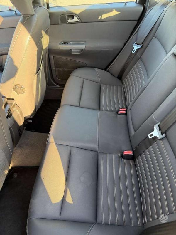 Grey Volvo S40 2008 in Kaunas, with an engine capacity of 2.40 L and mileage of 214 thousand km for 2400 €, photo 9 on AUTOMOTO.COM.LV