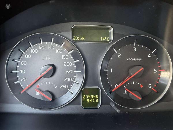 Grey Volvo S40 2008 in Kaunas, with an engine capacity of 2.40 L and mileage of 214 thousand km for 2400 €, photo 11 on AUTOMOTO.COM.LV
