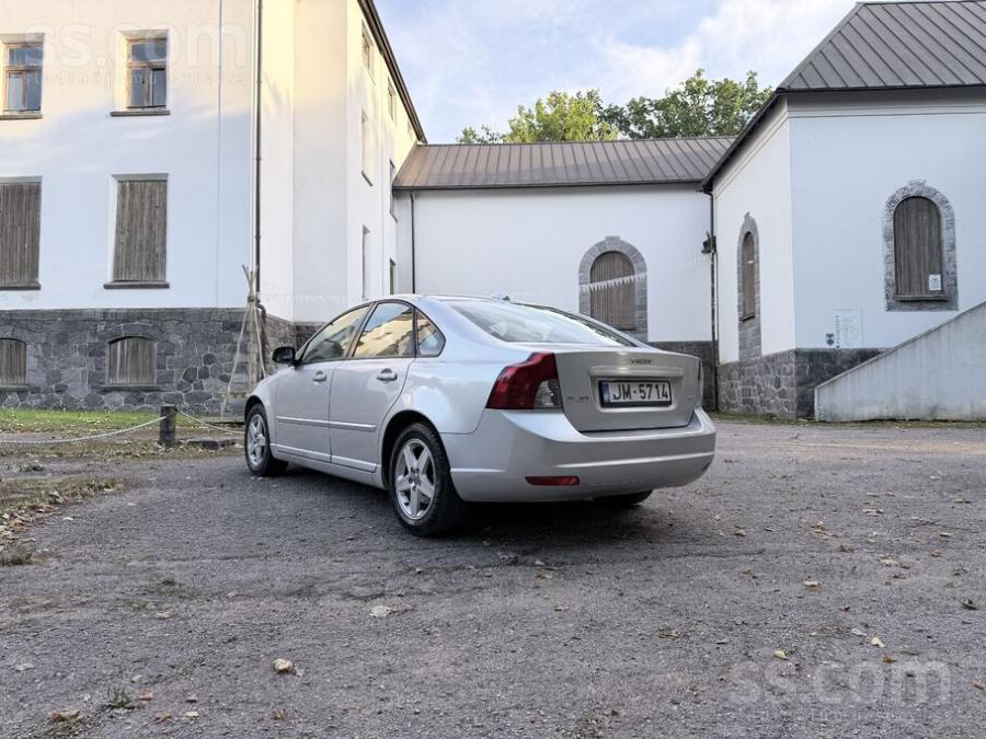 Pelēks Volvo S40 2008 Gulbene, ar dzinēja tilpumu 1.60 L un nobraukumu 300 tūkst. km par 2690 €, foto 5 vietnē AUTOMOTO.COM.LV