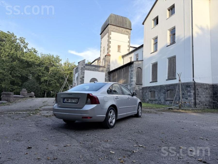 Pelēks Volvo S40 2008 Gulbene, ar dzinēja tilpumu 1.60 L un nobraukumu 300 tūkst. km par 2690 €, foto 6 vietnē AUTOMOTO.COM.LV