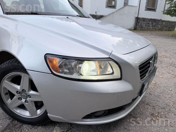 Pelēks Volvo S40 2008 Gulbene, ar dzinēja tilpumu 1.60 L un nobraukumu 300 tūkst. km par 2690 €, foto 4 vietnē AUTOMOTO.COM.LV