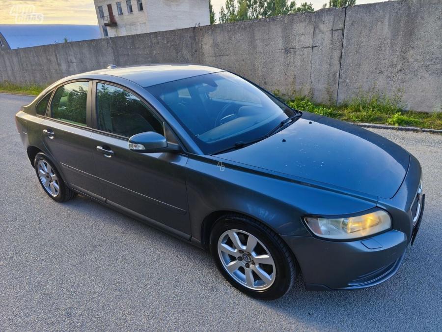Pelēks Volvo S40 2008 Tauragė, ar dzinēja tilpumu 2.00 L un nobraukumu 342 tūkst. km par 1950 €, foto 3 vietnē AUTOMOTO.COM.LV