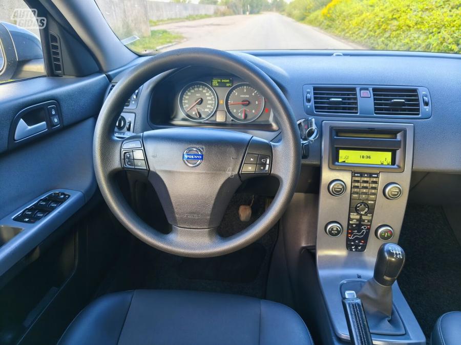 Pelēks Volvo S40 2008 Tauragė, ar dzinēja tilpumu 2.00 L un nobraukumu 342 tūkst. km par 1950 €, foto 13 vietnē AUTOMOTO.COM.LV