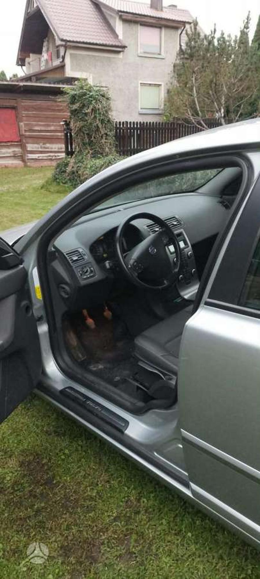 Grey Volvo S40 2008 in Gargzdai, with an engine capacity of 1.56 L and mileage of 220 thousand km for 2200 €, photo 3 on AUTOMOTO.COM.LV