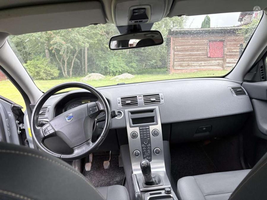 Grey Volvo S40 2008 in Gargzdai, with an engine capacity of 1.56 L and mileage of 220 thousand km for 2200 €, photo 8 on AUTOMOTO.COM.LV