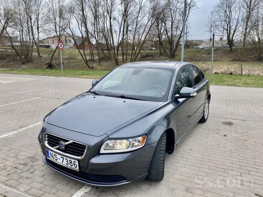 Pelēks Volvo S40 2009 Rēzekne, ar dzinēja tilpumu 1.60 L un nobraukumu 0 tūkst. km par 2500 €, foto 3 vietnē AUTOMOTO.COM.LV